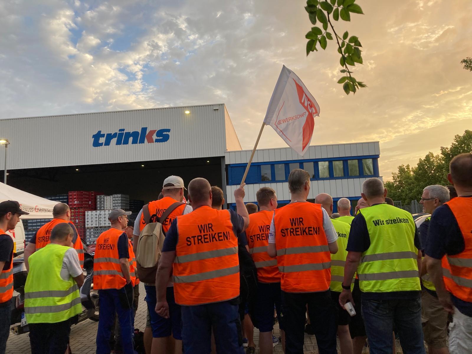 Getränkedienstleister Trinks: Streik stoppt an den Ost-Standorten - NGG